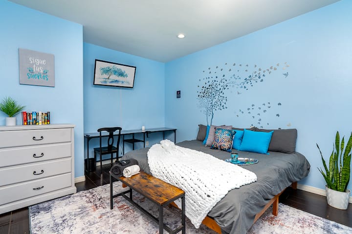 Private King Bed/bath - Hesperia, CA