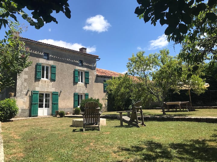 Dordogne Country Home - Year-round Getaway - Nontron
