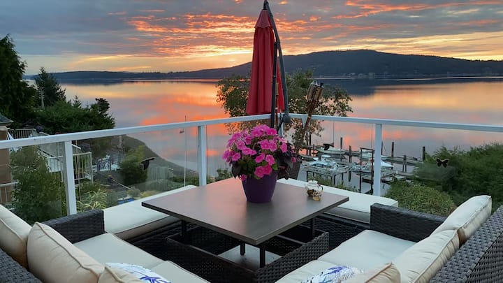 Romantic Sunrise Oceanfront 4br3b &  Beach Access - North Saanich