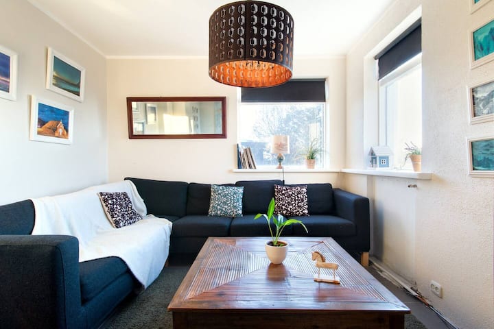 Blue House - Grotta - Islandia