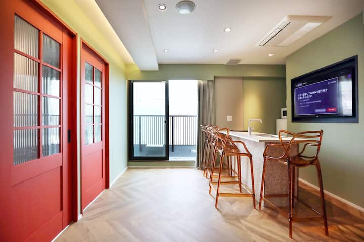 Grand Opening!全新開幕!4-5人時尚舒適家庭房 附陽台 鄰近山手綫車站4分鐘及阿美橫丁 - Asakusa