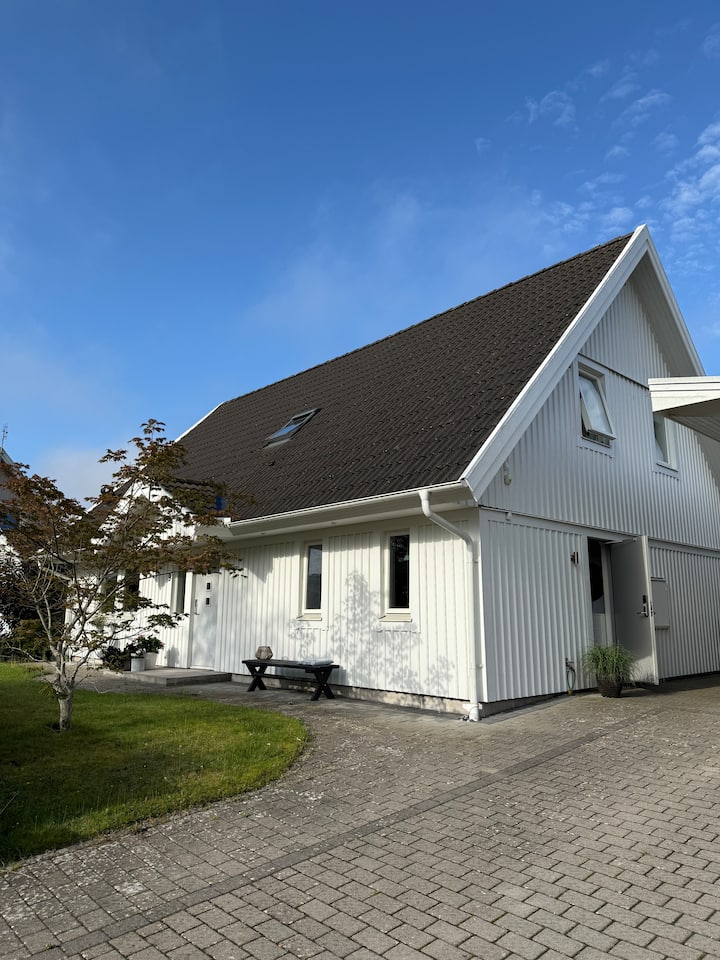 Rymlig Villa Nära Stad Och Natur - Växjö