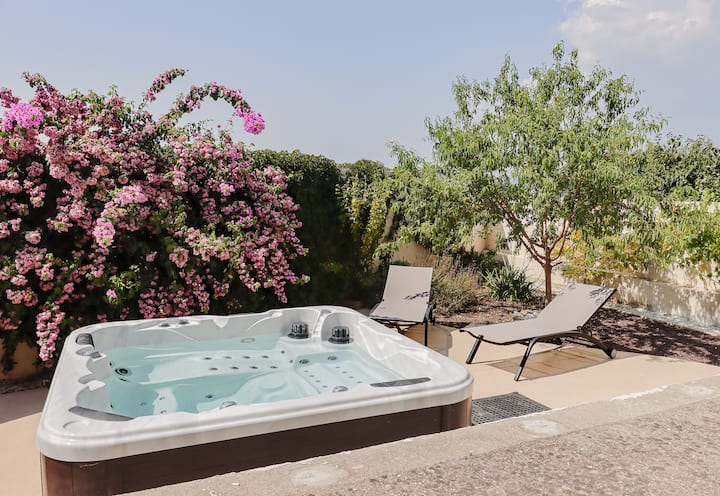 L'escapade Jaune 4* -Jacuzzi, Jardin, Proche Cité - Carcasona