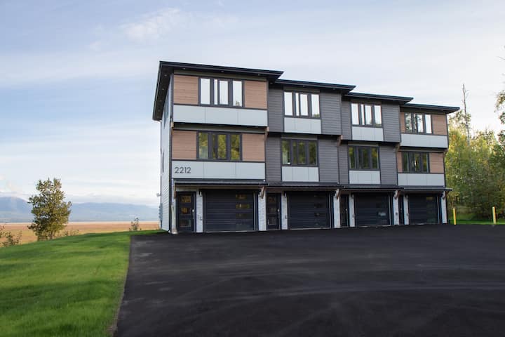 Twin Peaks Lodging - Unit 1 - Wasilla, AK