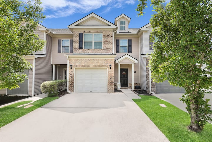 Peaceful 3br Tea House • Stylish & Serene - Richmond Hill, GA