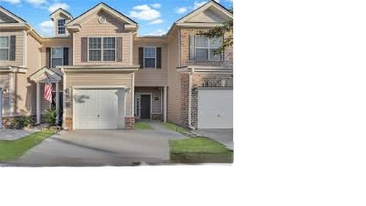 Peaceful 3br Tea House • Stylish & Serene - Richmond Hill, GA