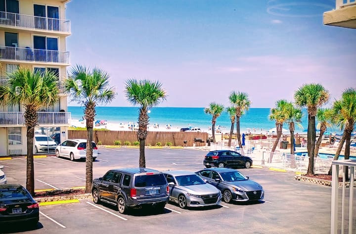 Beautiful Ocean View Studio Condo - Daytona Beach, FL