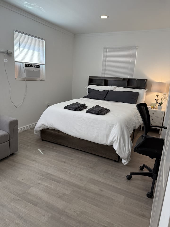 4 Bedroom House Near Tmc & Uofa Sleeps 8-11 - Tucson, AZ