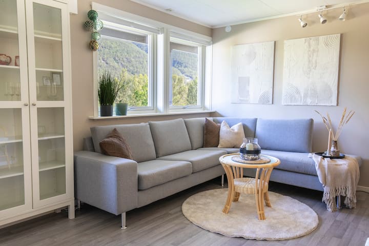 Moderne Komfort Omgitt Av Arktisk Natur Og Nordlys - Tromsø