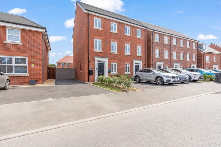 #53 Stylish 4bed 2.5 Bath Home Free Parking - Solihull