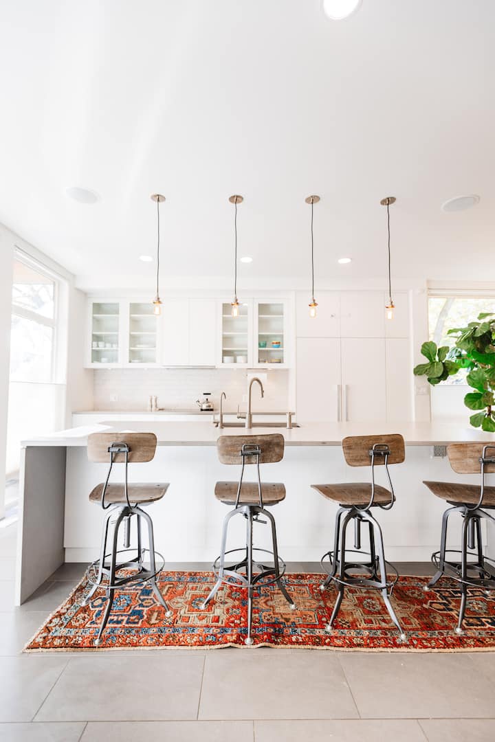 Modern Home Close To Downtown - Edmonton