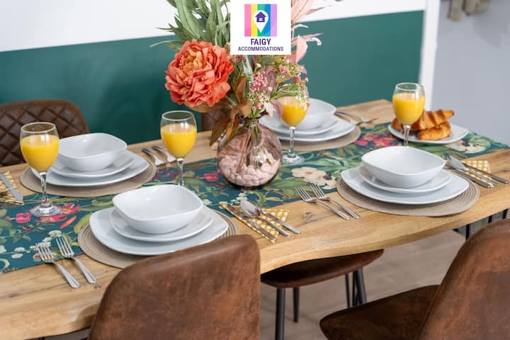 Modern 4 Contractor Long Stay House, Burnley - Burnley