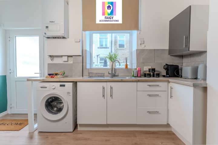 Manchester 35 Minutes | Modern Quiet | Long Stays - Burnley