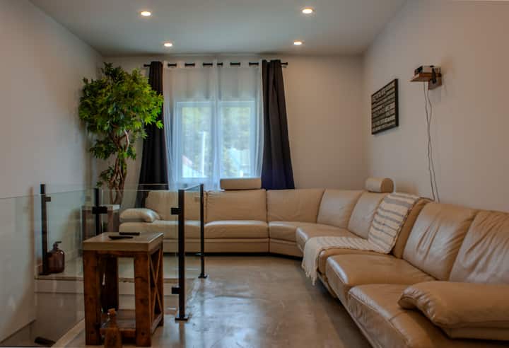 Moderne & Spacieux – Cinéma Maison & Cuisine Luxe - Terrebonne