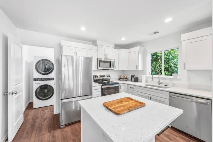 Arcade + Fire Pit · Sleeps 8 · Near Downtown - Spartanburg, SC