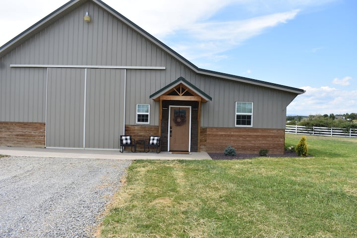 Cozy Barn Retreat - Staunton, VA