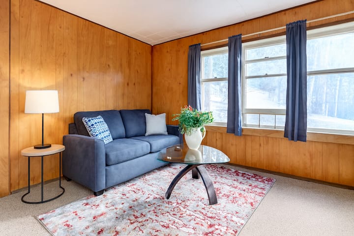 Rustic Rockies Retreat Near Banff & Canmore! - Canmore