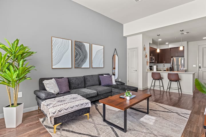 Luxe Desert Retreat | Pool, Hot Tub, Gym, Parking! - Tempe, AZ