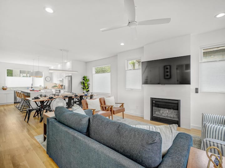 Downtown Dapper|soakertub|sleeps 14|chefs Kitchen - Raleigh, NC