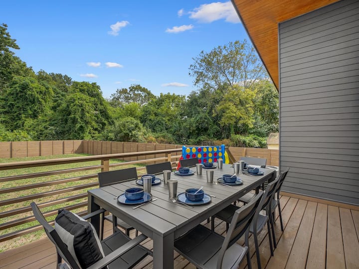 Sleeps 14, Convention Ctr .5 Miles, 2 King Suites - Raleigh, NC