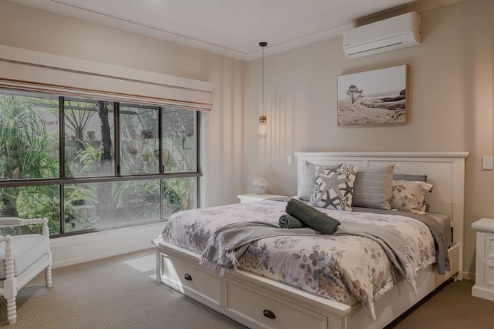 5br With Pool, Games Room, Sleeps Up To 10 Guests - Toogoom