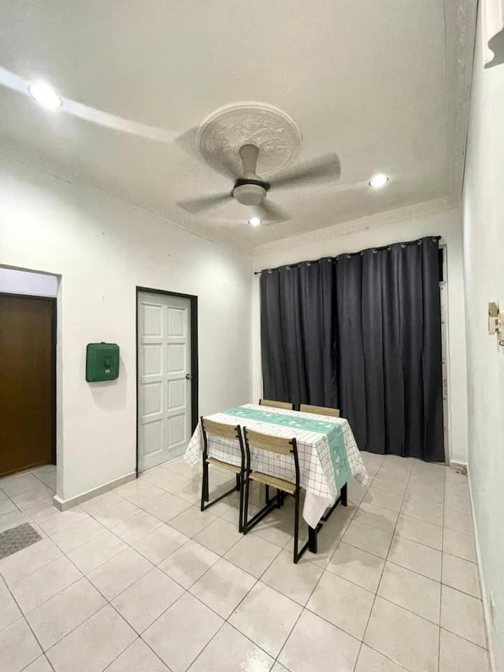 Rumah Near Kt Atas Tol •Wifi, Parking & Netflix - Bukit Payong