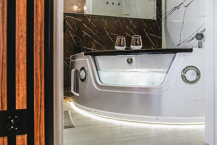 Komfortowy Apartament Jacuzzi & Balkon - Wrocław
