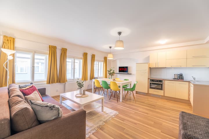 Cozy 2bdr Apt. For Groups • Old Town •70mbs Wifi - Prague