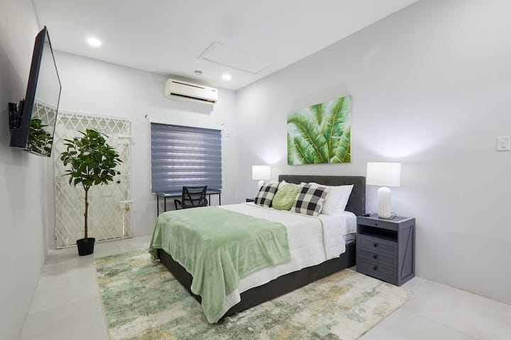 Chic 1br/2bth Suite In New Kingston–luxury Stay - Jamaica