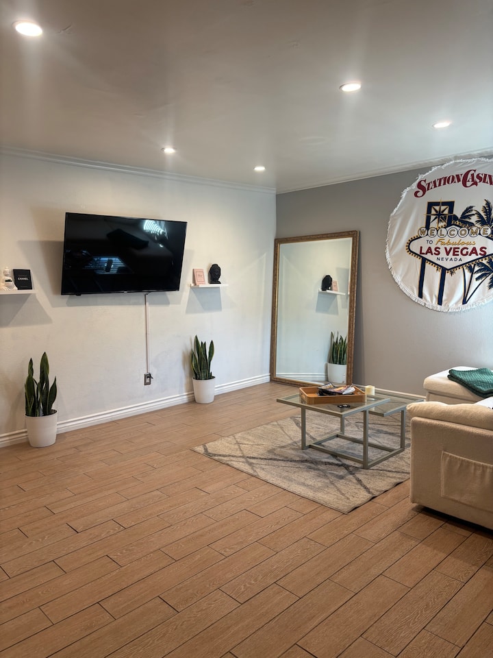 2 Bedroom Lv Condo W/ Pool - Henderson, NV