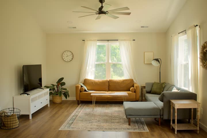 Spacious Blacksburg Apartment - Blacksburg, VA