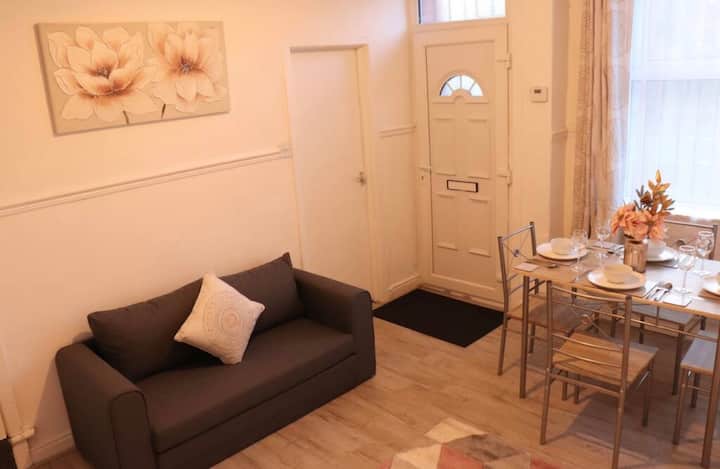 Cozy Family Free Parking & Wifi - 리즈
