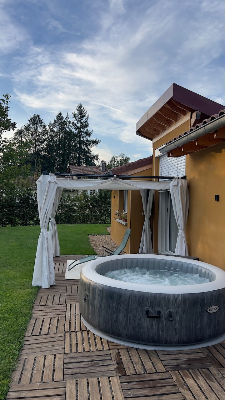 Charmante Maison Avec Jacuzzi Et Vue Montagne - Bourg-en-Bresse
