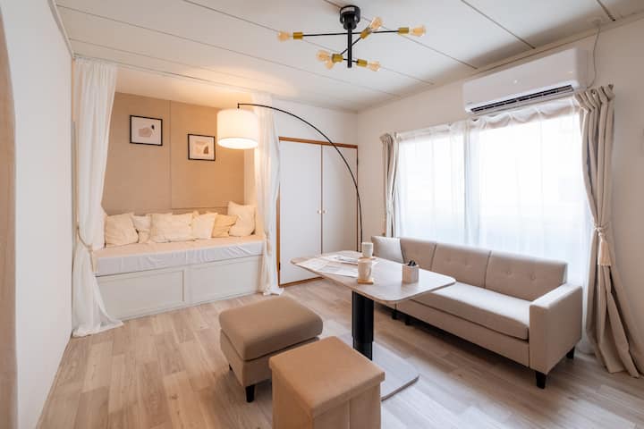 松本駅徒歩5分/最大10名/2025年8月フルリノベ済/4ldkの広々した住宅を貸切/有料駐車場1台 - Matsumoto