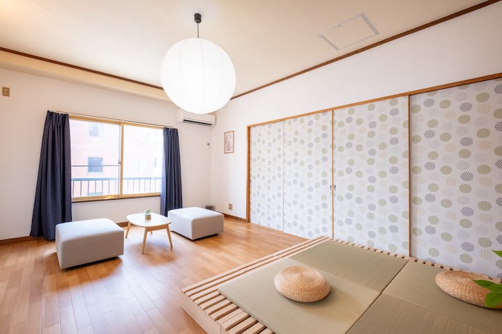 松本駅徒歩5分/最大10名/2025年8月フルリノベ済/4ldkの広々した住宅を貸切/有料駐車場1台 - Matsumoto