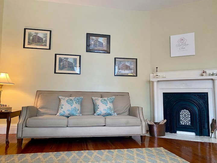 Downtown Bardstown, Historic Red Rose Inn - Bardstown, KY