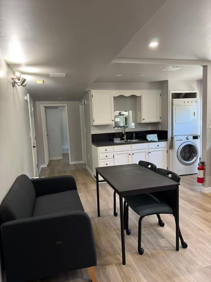 Warm And Cozy 2-bedroom Suite Near Uvic - Saanich