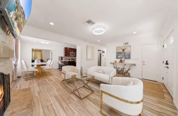 Private En-suite Room – Pool View - Lake Forest, CA