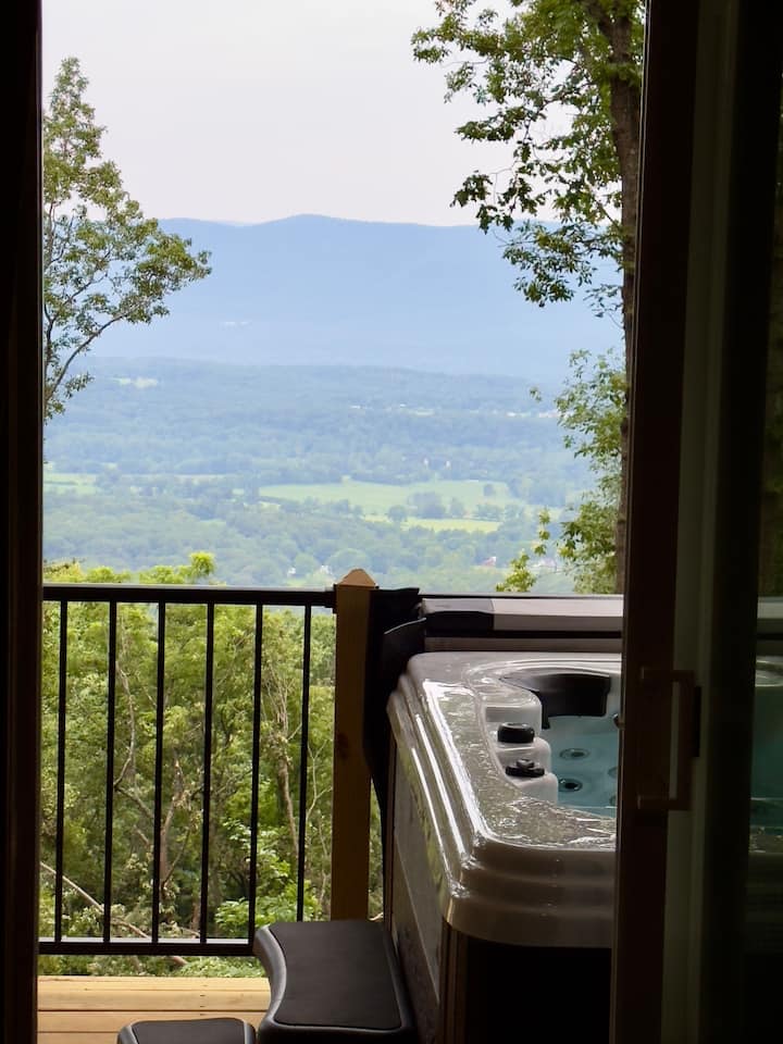 Bear Ridge Cabin-views, Hot Tub, Fire Pit, Pets - Shenandoah National Park