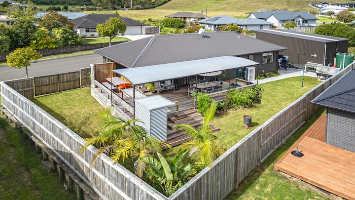 Modern Comfort – Walk To Town - Coromandel