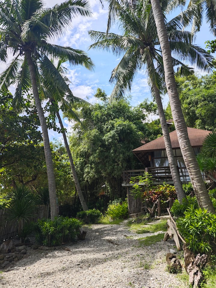 Private Beachfront Home With Ocean Views - Tingloy