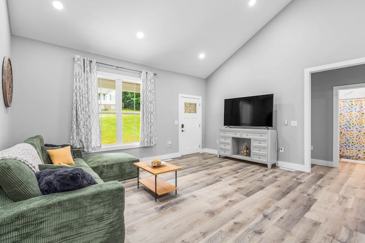 Modern 3br 2ba Home Retreat - High Point, NC