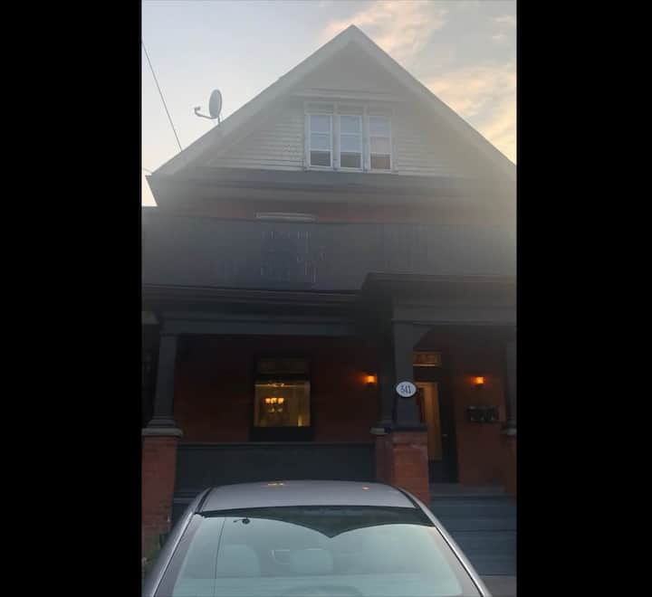 Peterborough Inn Private Room 3 - Peterborough, ON, Canada