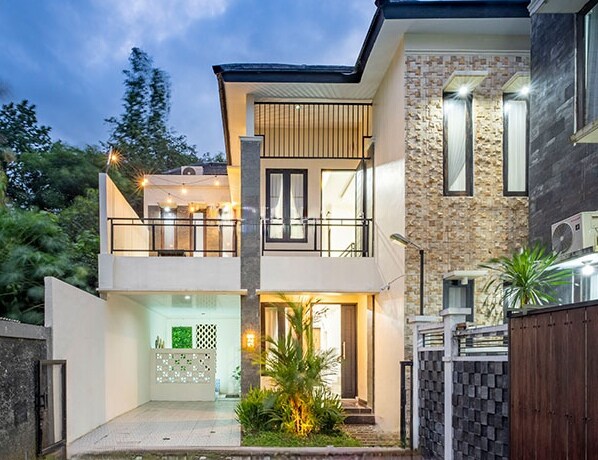 Rest & Relax Homestay unit 2 with mini pool - Houses for Rent in ...