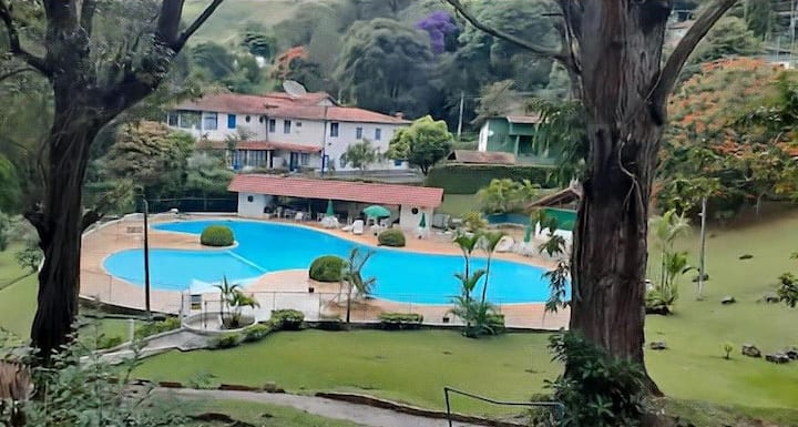Apto C Piscina, Ar Frio/quente Em Condomínio Clube - Petrópolis