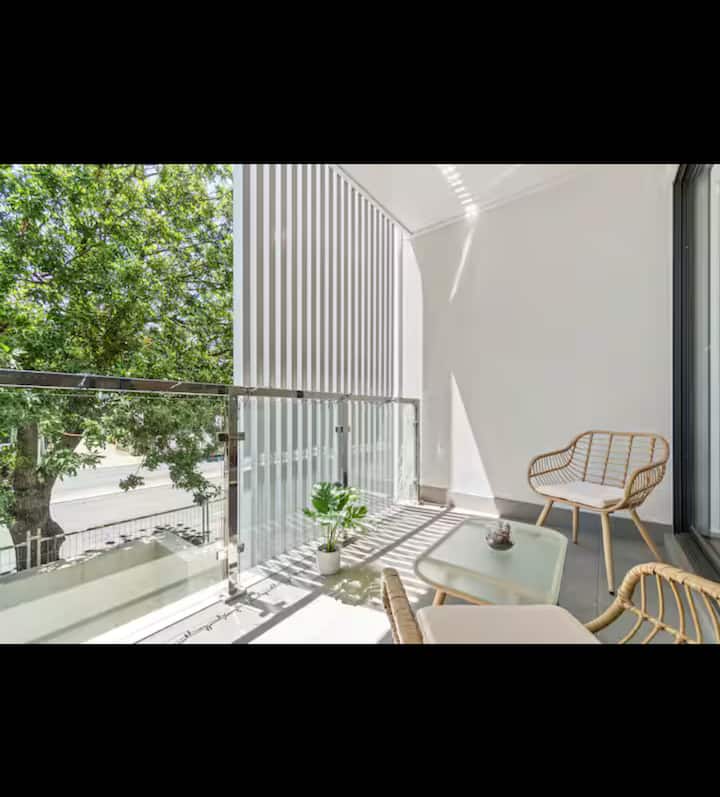 Modern, Chic Townhouse In Walkerville - 엔필드