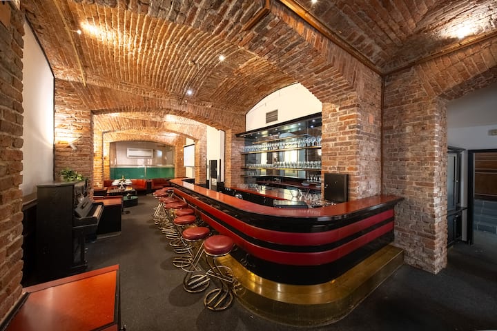 Party Clubhouse With Bar, Panoramic Pool & Sauna - Praga