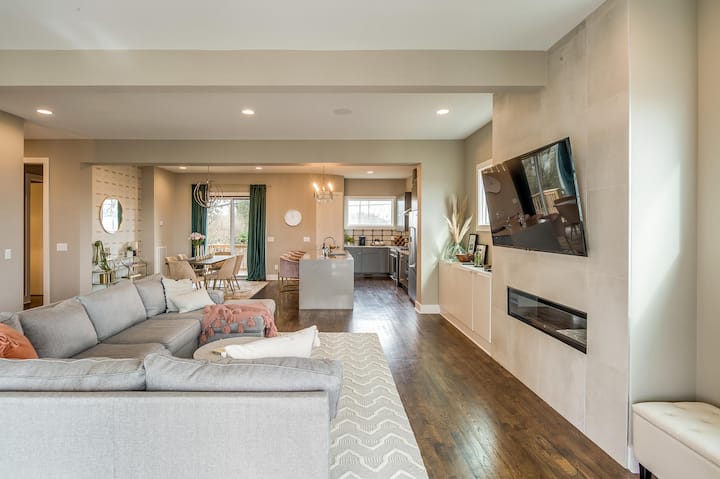 Stunning Skyline Manor | Rooftop Views - Nashville, TN