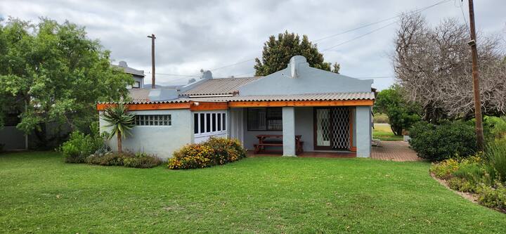 2 Bedroom Cottage, Hermanus, Fisherhaven - Onrus