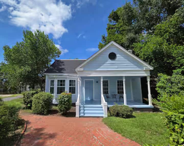 The Old House, Charming Cottage - Gulfport, MS